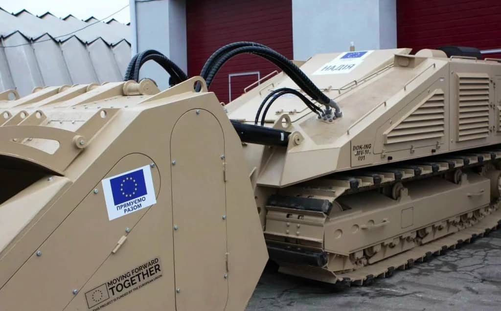 🇺🇦 EU provides Ukraine with modern mine-clearing machine