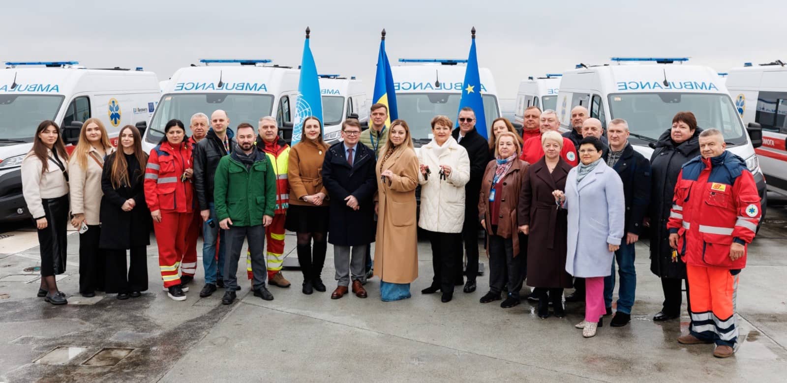 🇺🇦 EU and UNDP deliver 16 ambulances to strengthen emergency medical ...